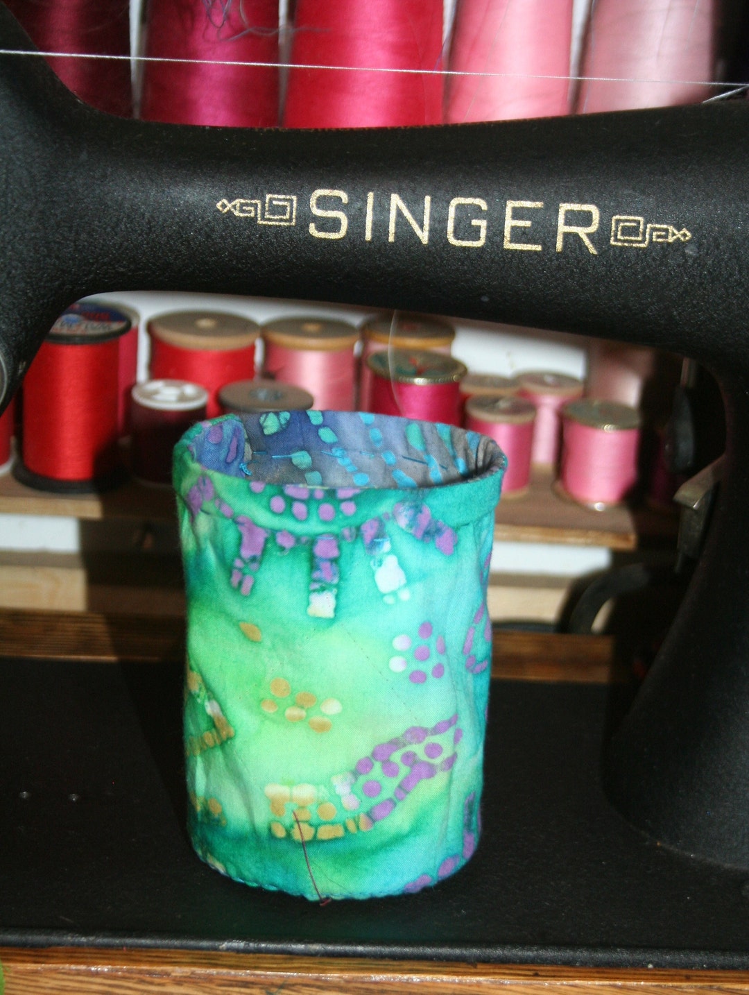 Pretty Batik Twist-a-way Travel Thread Bin/ Thread Catcher ...