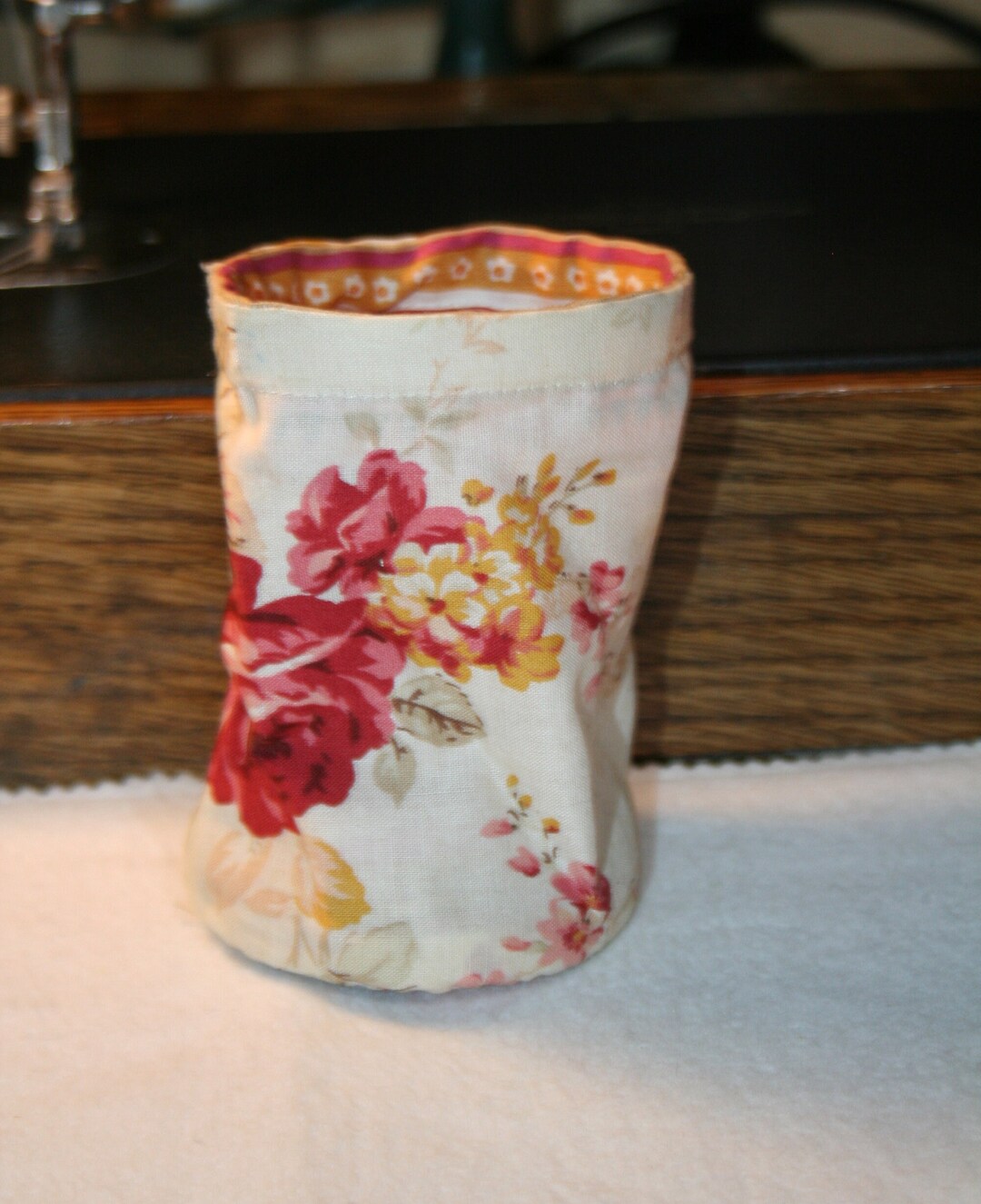 Reversable Twist-a-way Travel Thread Bin/ Thread Catcher / Collapsible ...