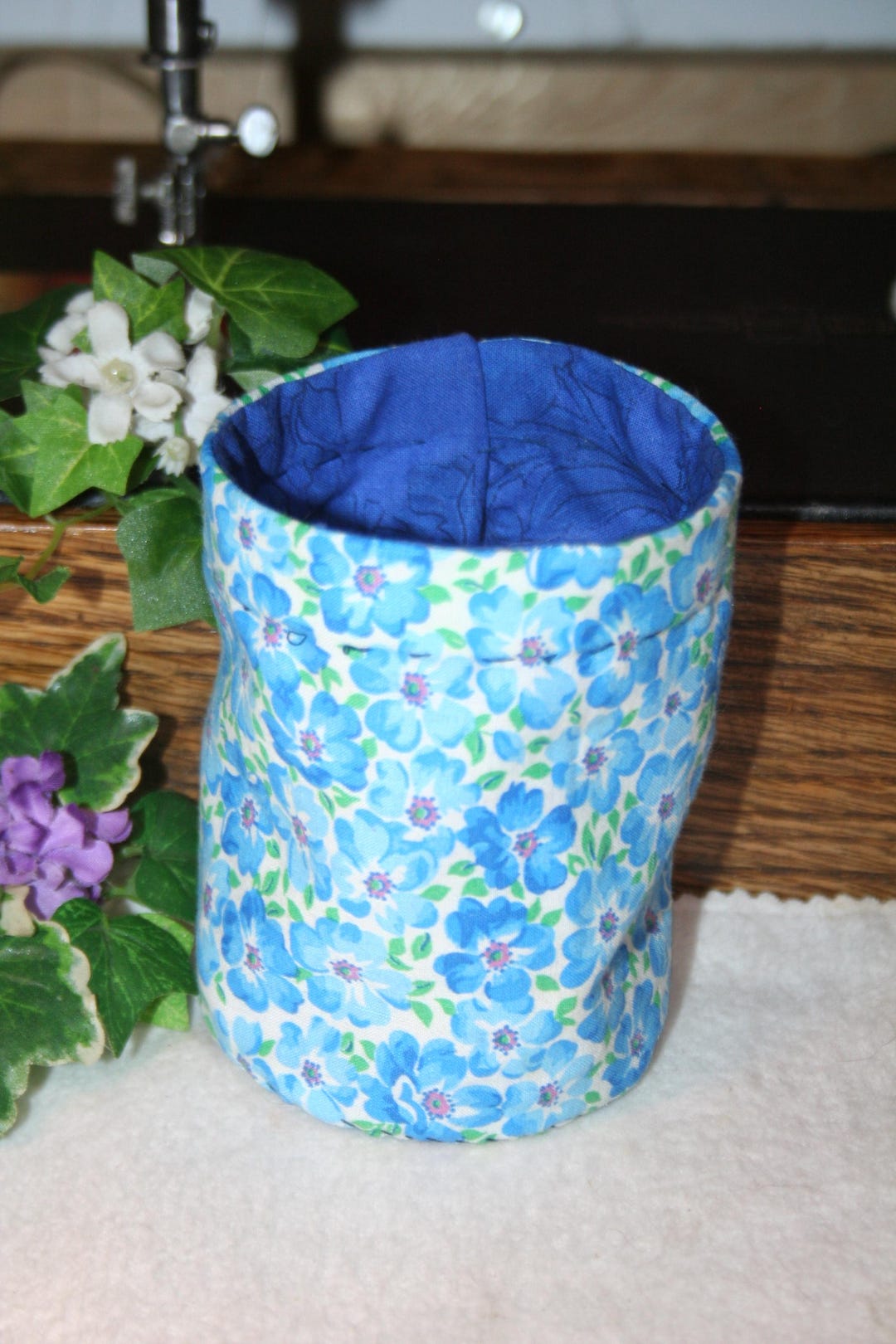 Blue Flowers Twist-a-way Travel Thread Bin/ Thread Catcher ...