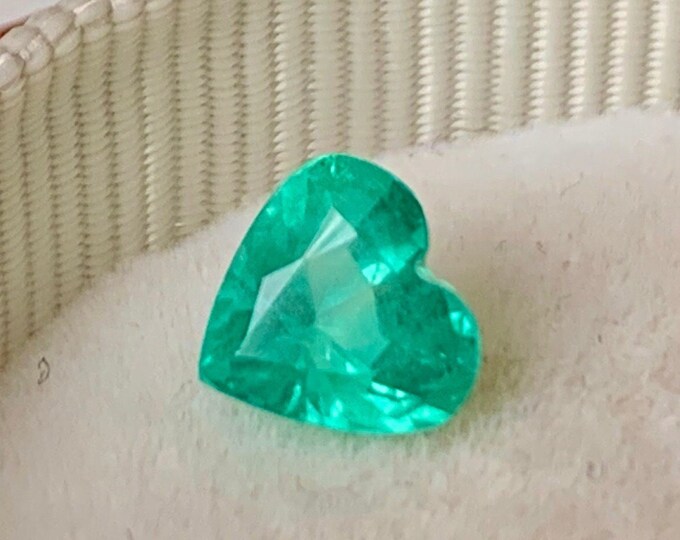 Natural Emerlad - Glowing Heart Shape Emerald 0.81 CT 6.2x6.6x4 Mm ...