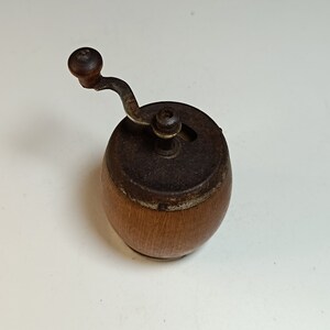 Vintage German Pepper Spice Hand Crankl Grinder GARANTIE B.O. 1930s ...