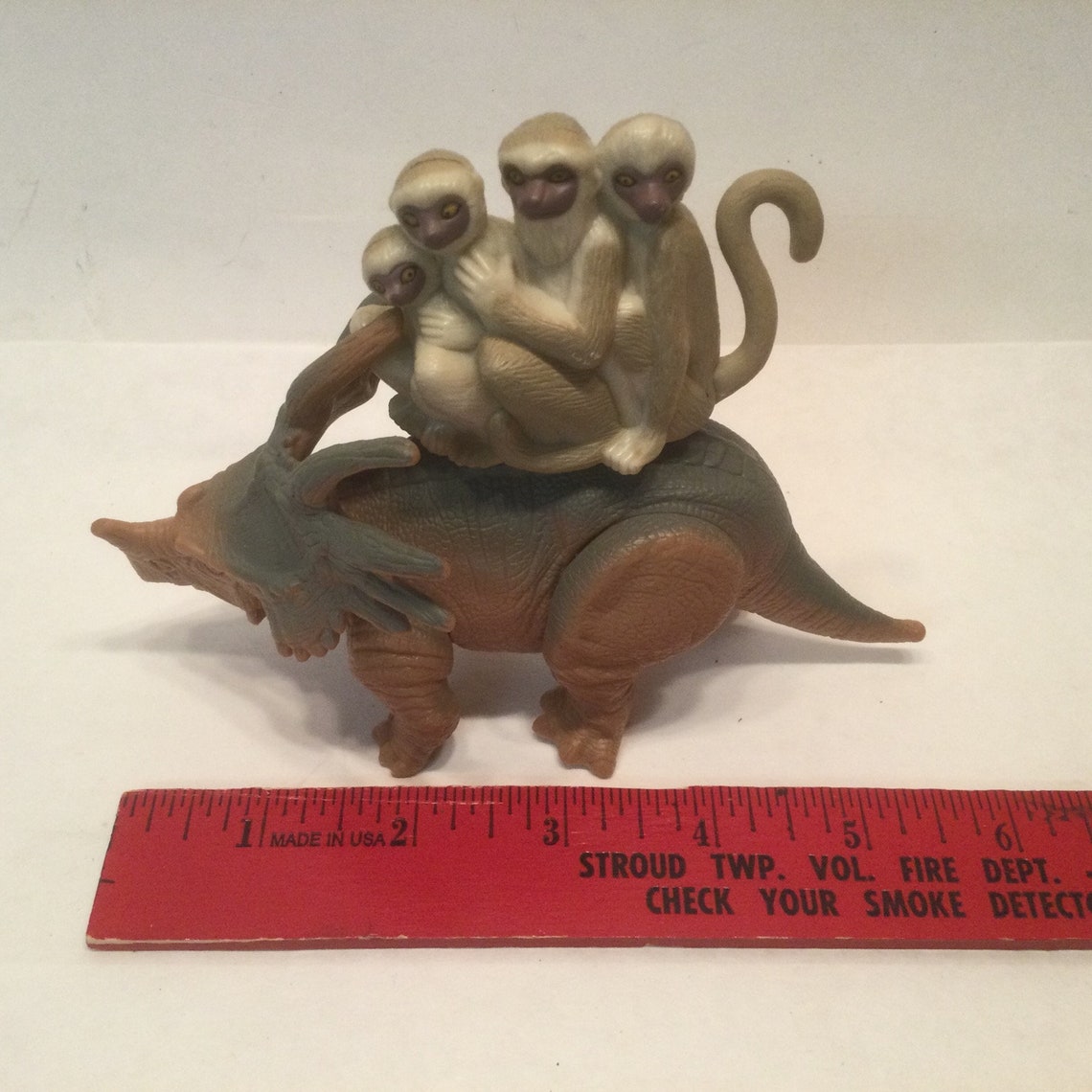 2000 Disney's Dinosaur Movie Plio Zini Suri Yar Lemurs Riding Eema ...