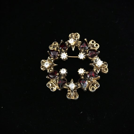 40s red brooch - Gem