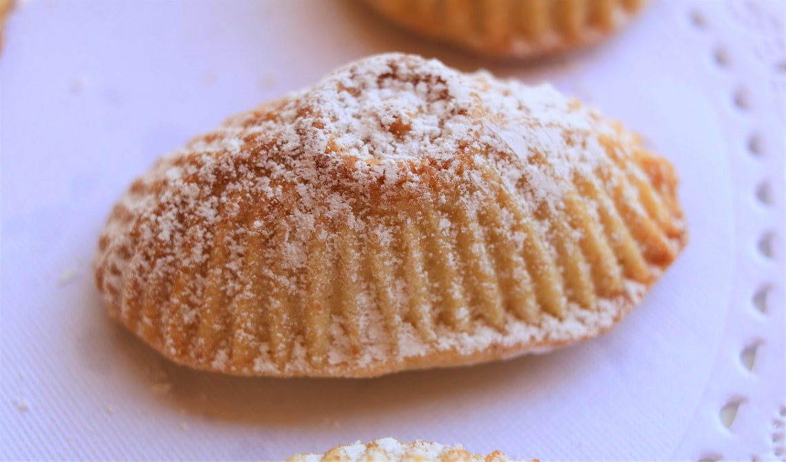 Pistachio Stuffed Maamoul Lebanese Sweets Pistachio Cookies | Etsy