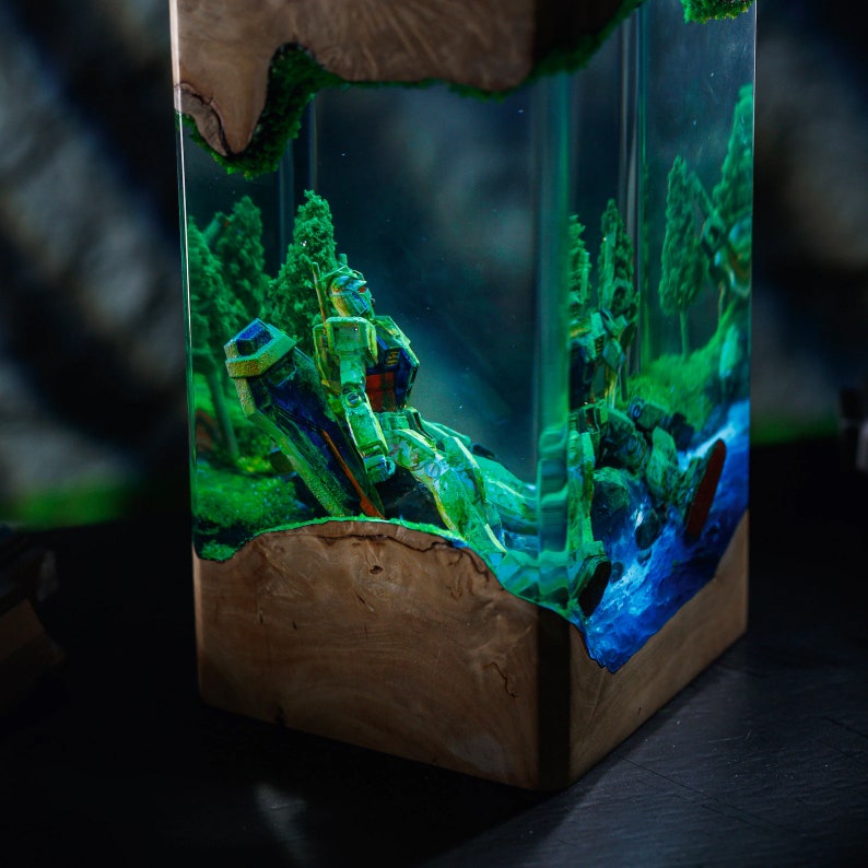 GUNDAM on FOREST Resin Lamp, Custom Robot Epoxy Lamp, Resin Wood Art ...