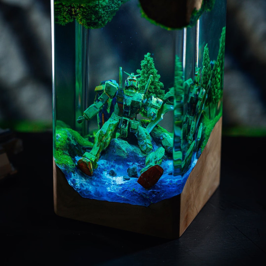 GUNDAM on FOREST Resin Lamp, Custom Robot Epoxy Lamp, Resin Wood Art ...