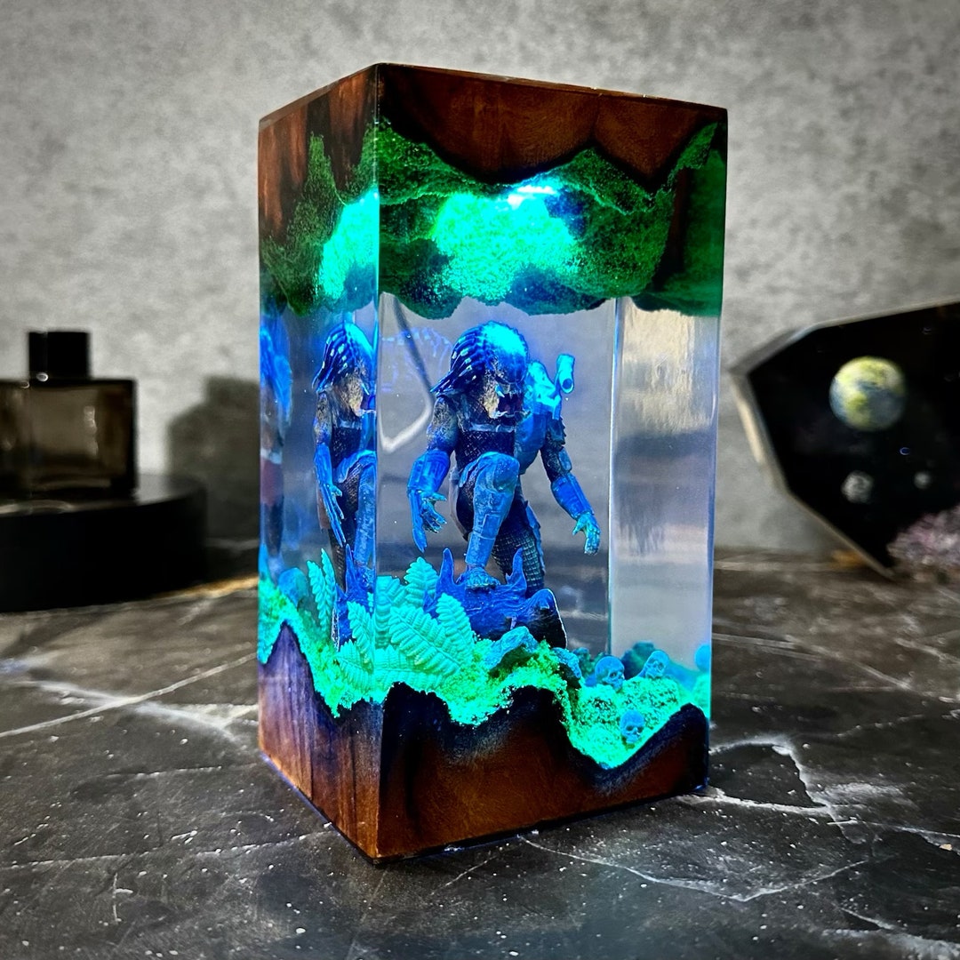 Custom Predator Resin Wood Lamp,custom Epoxy Resin Lamp, Resin Night ...
