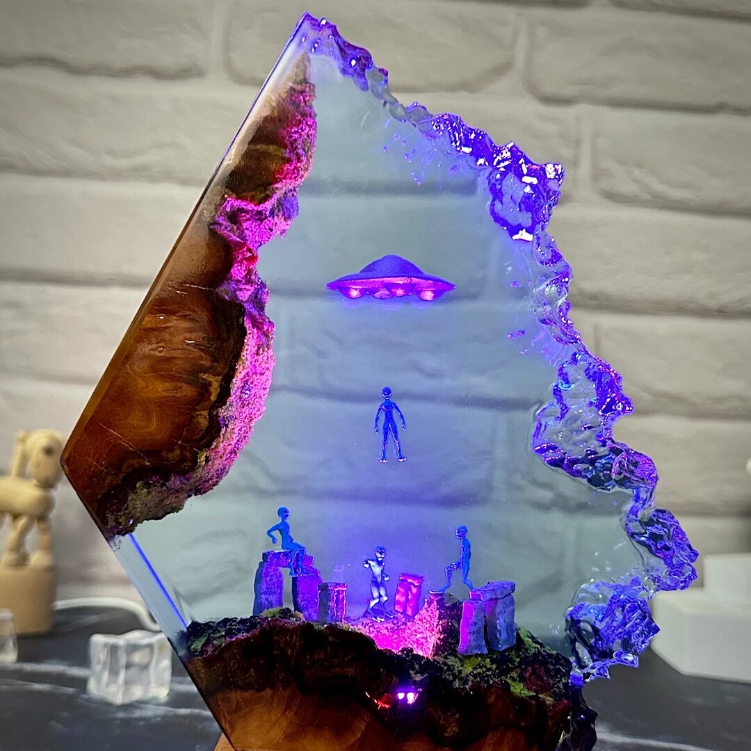 Aliens and Stonehenge Resin Lamp,aliens and Ufo,cosmic Space Night ...