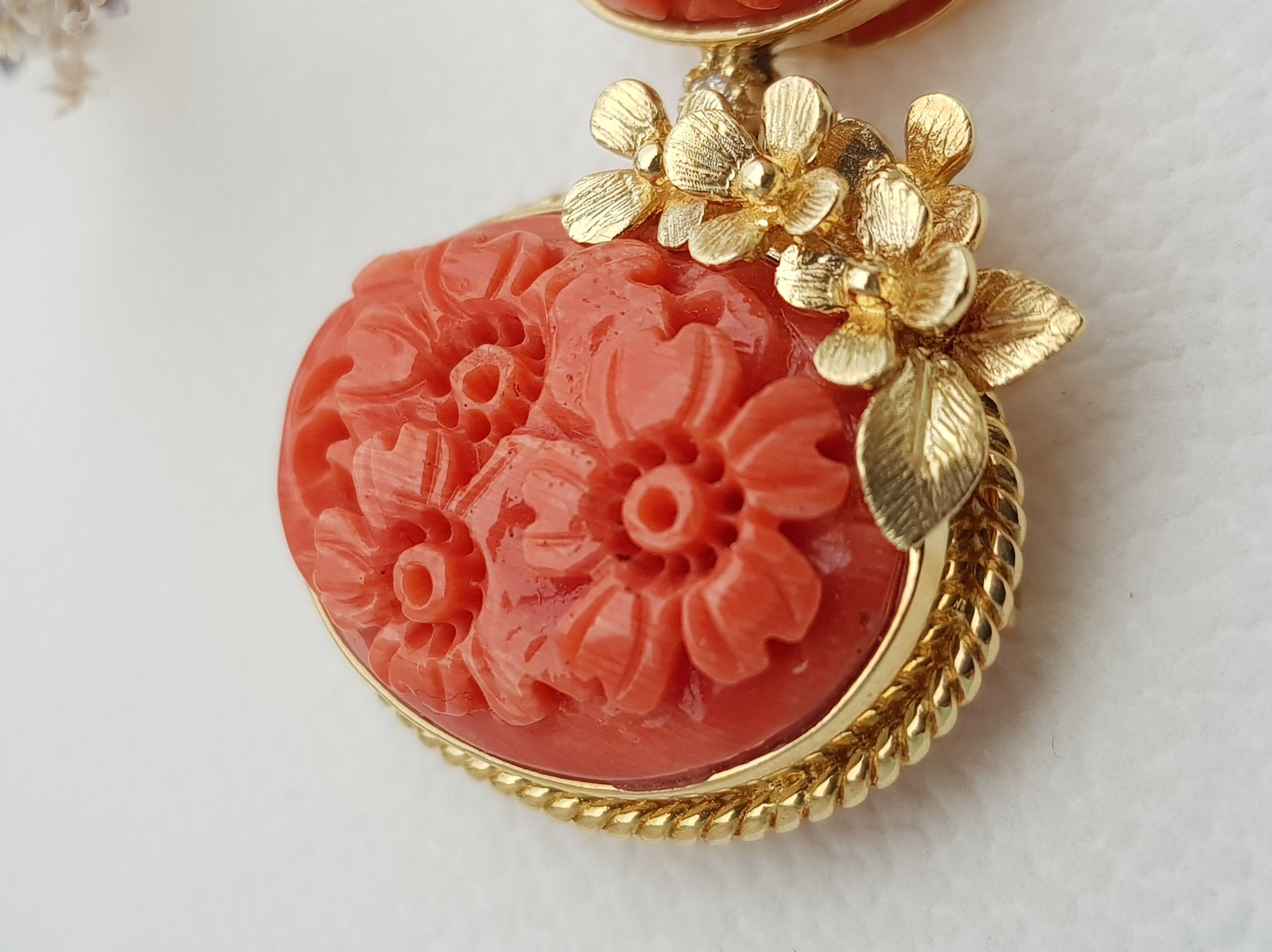 18K Gold Carved Coral Pendant momo coral pendant gold coral | Etsy