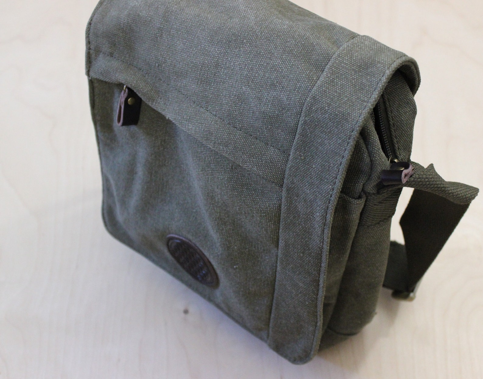 Canvas Messenger Bag / Trendy Tablet Bag / Durable / Functional ...
