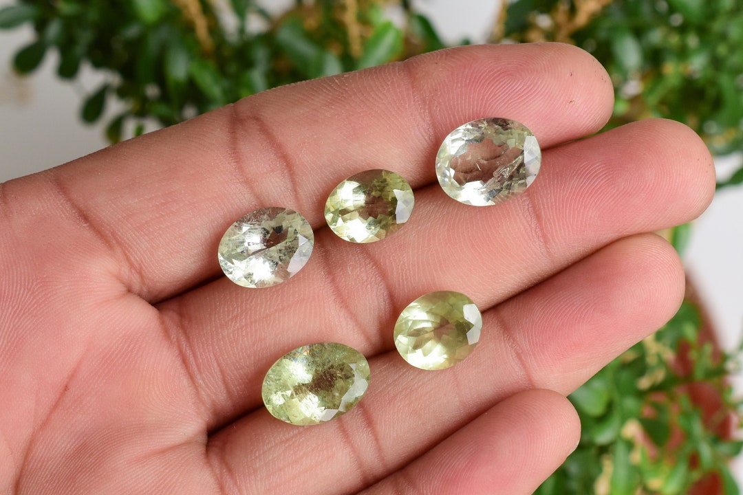 Berilo verde Oval Cut Stone Faceted Natural Gemstone para fazer joias ...