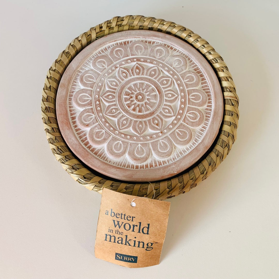 TERRACOTTA STONE TRIVET in Woven Basket Grass Caddy, Serrv Co ...