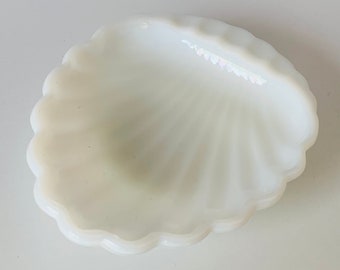 Clam Shell Dish - Etsy