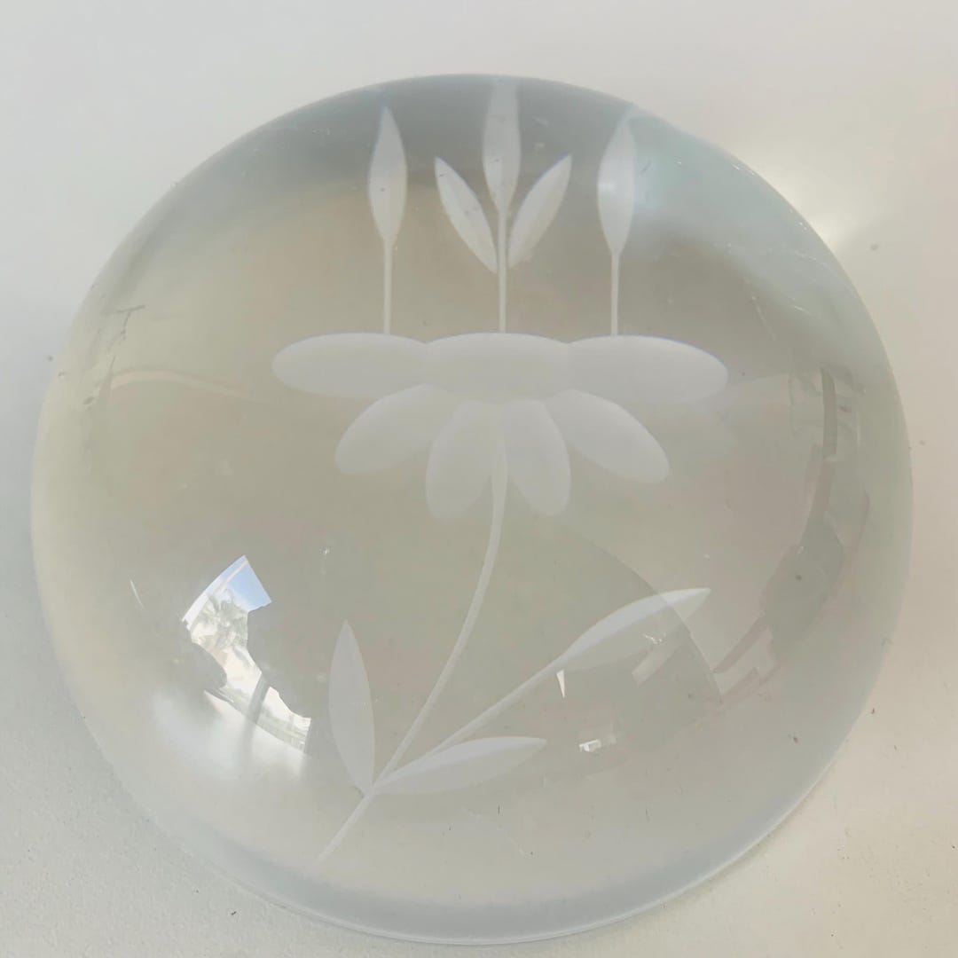 ART GLASS DOME Paperweight, Solid Glass Flower Etched Clear Glass Dome ...