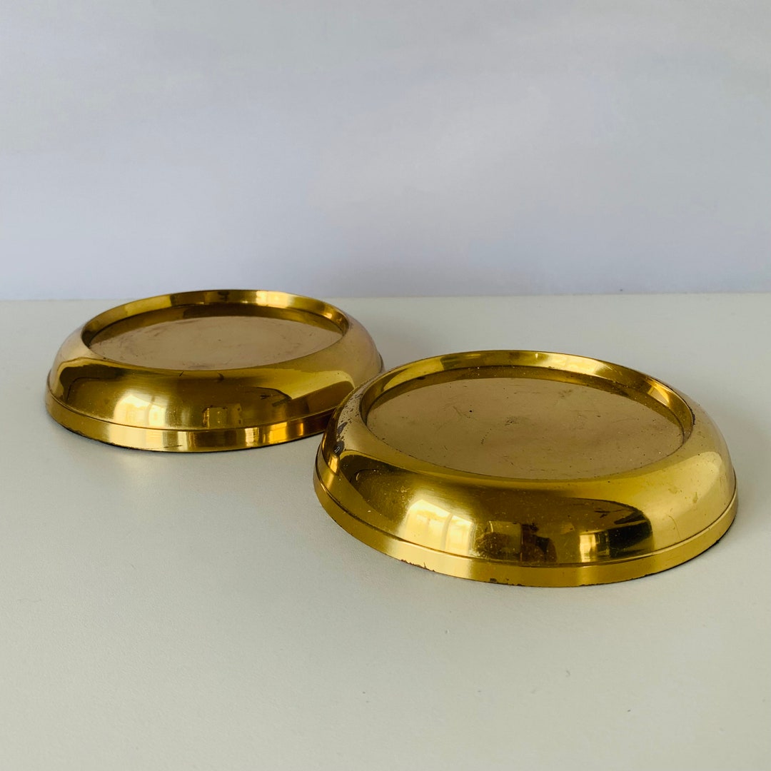 2 BRASS DISPLAYS STANDS, 2 Solid Brass Lacquered Round Collectables ...