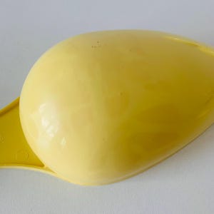 ECKO MEASURING SCOOPS, Set of 4 Retro Ecko Yellow Measuring Scoops and ...