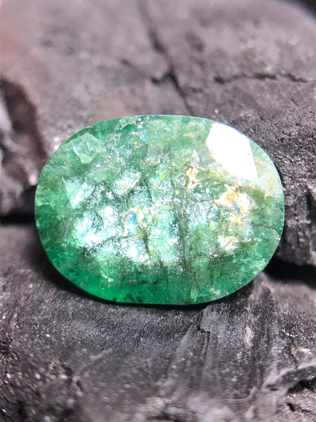 Elegant Oval Emerald 4.10 Carats Natural Green With Sunstone Schiller ...