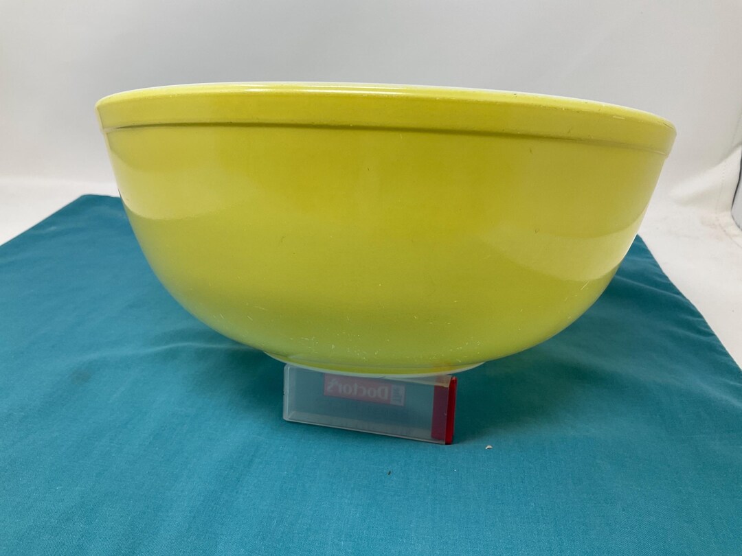 Pyrex Yellow 4 Quart Mixing Bowl - Etsy