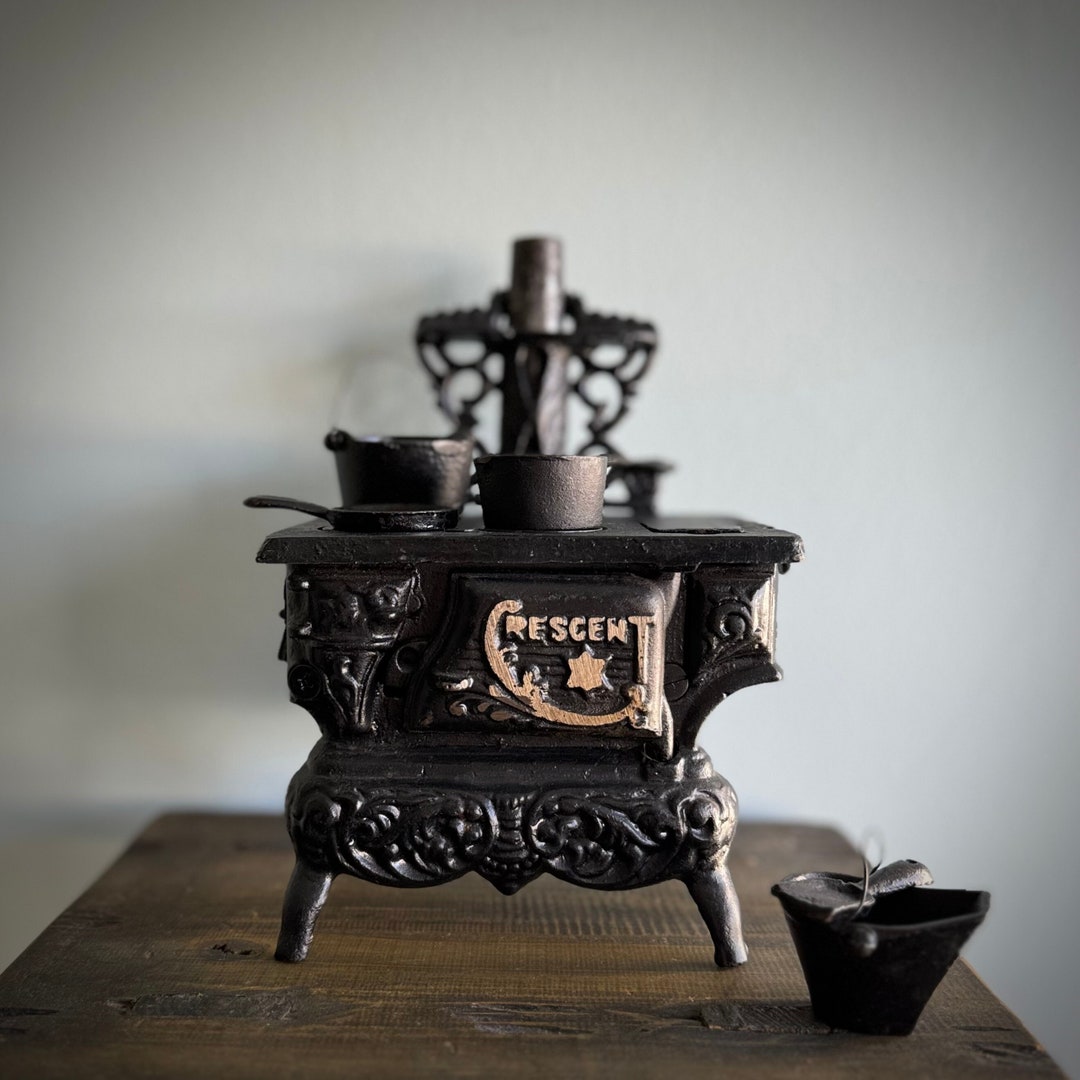 Vintage Cast Iron Miniature Stove, Crescent Salesman Replica With ...