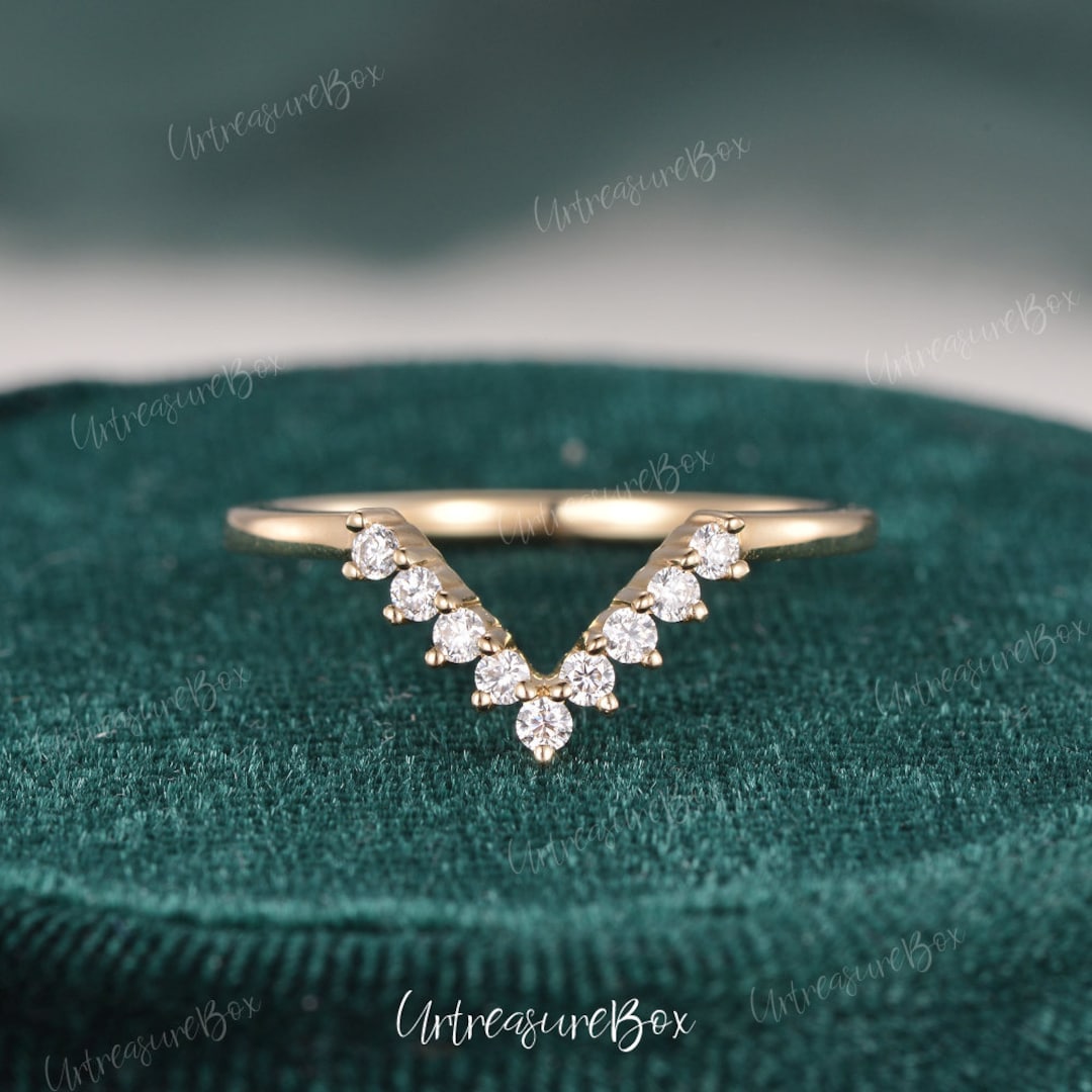 Custom Chevron Wedding Band Solid 14K Gold Ring Moissanite Band Diamond ...
