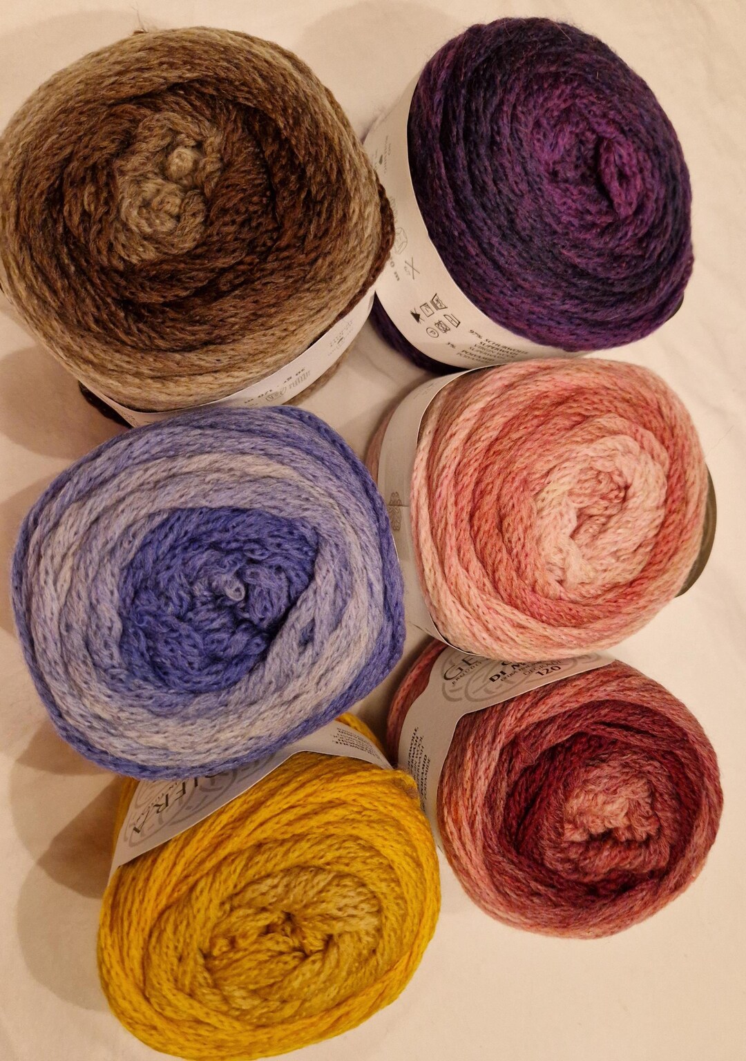 Fine Merino Wool in the Color Gradient of the Company Gedifra Cuor Di ...