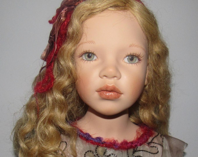 MIB Zawieruszynski L.E. Doll 63/100 "paula" W/ COA, Signed and Box 31 ...