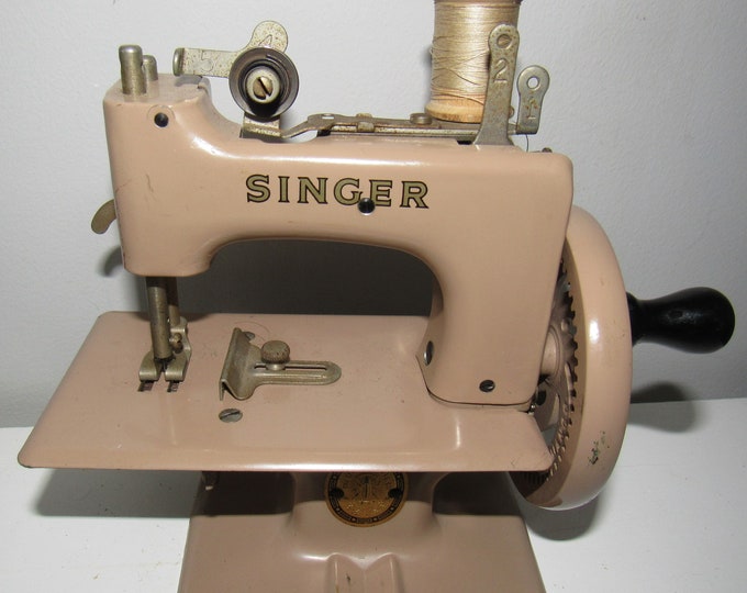 Vintage Miniature Singer Sewing Machine Miniature Hand Crank Great ...