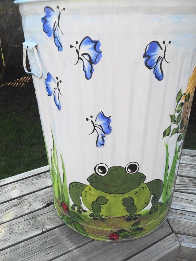 Hand Painted Trash/garbage Can - 20 Gallon Frogs, Birdhouses ...