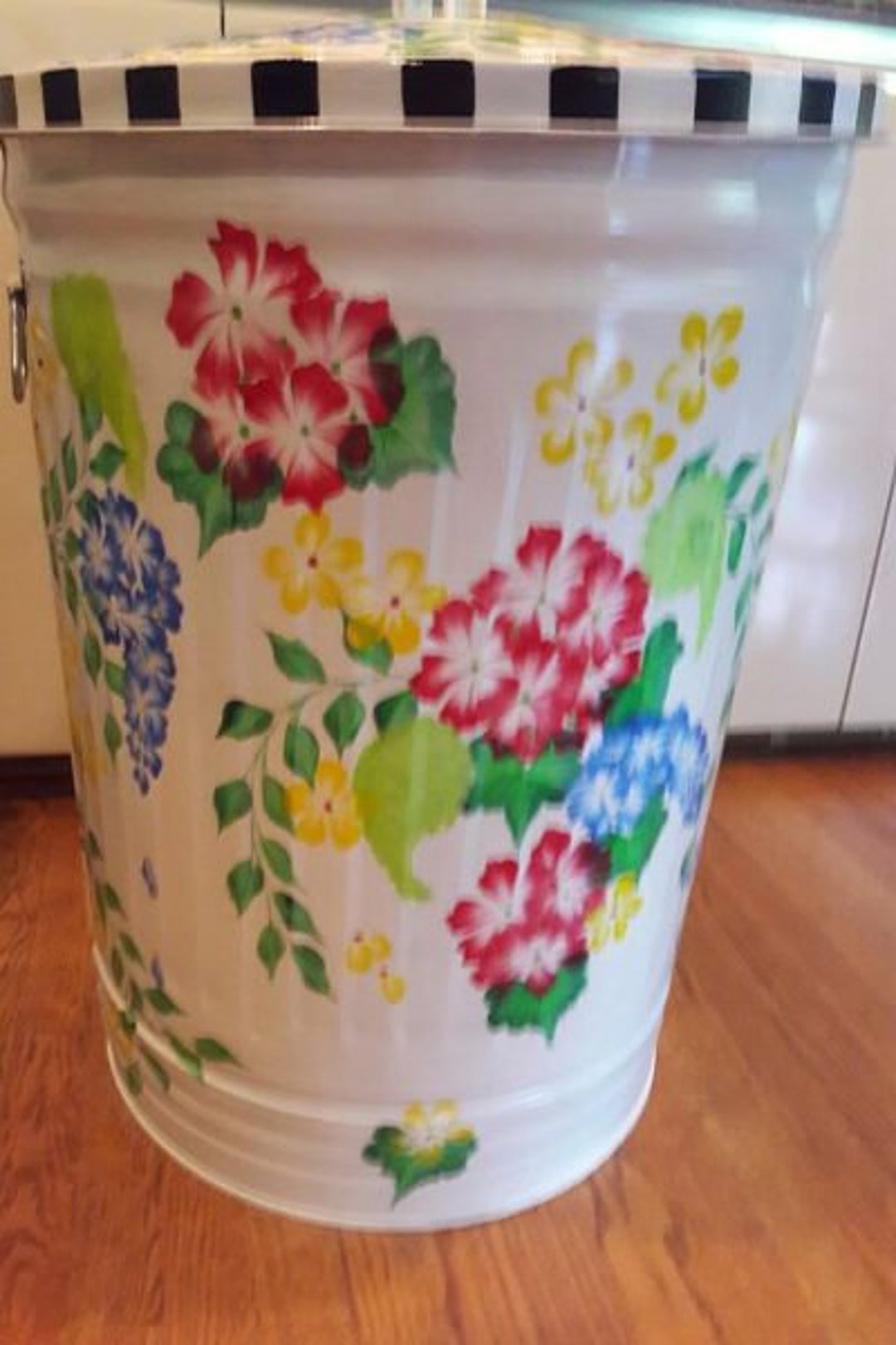 Hand Painted Floral Trash Can - 20 Gallon White Wash With Black Check ...