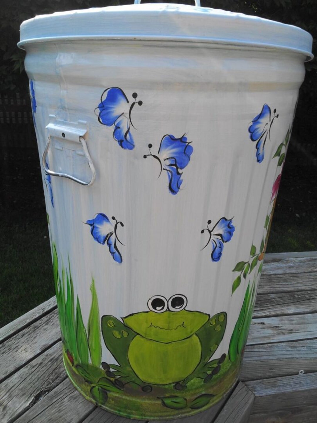 Hand Painted Trash/garbage Can - 20 Gallon Frogs, Birdhouses ...