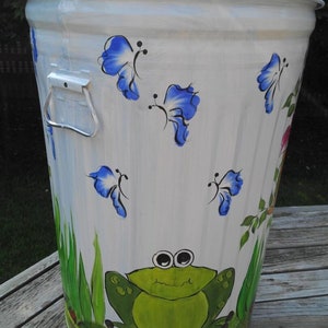 Hand Painted Trash/garbage Can - 20 Gallon Frogs, Birdhouses ...