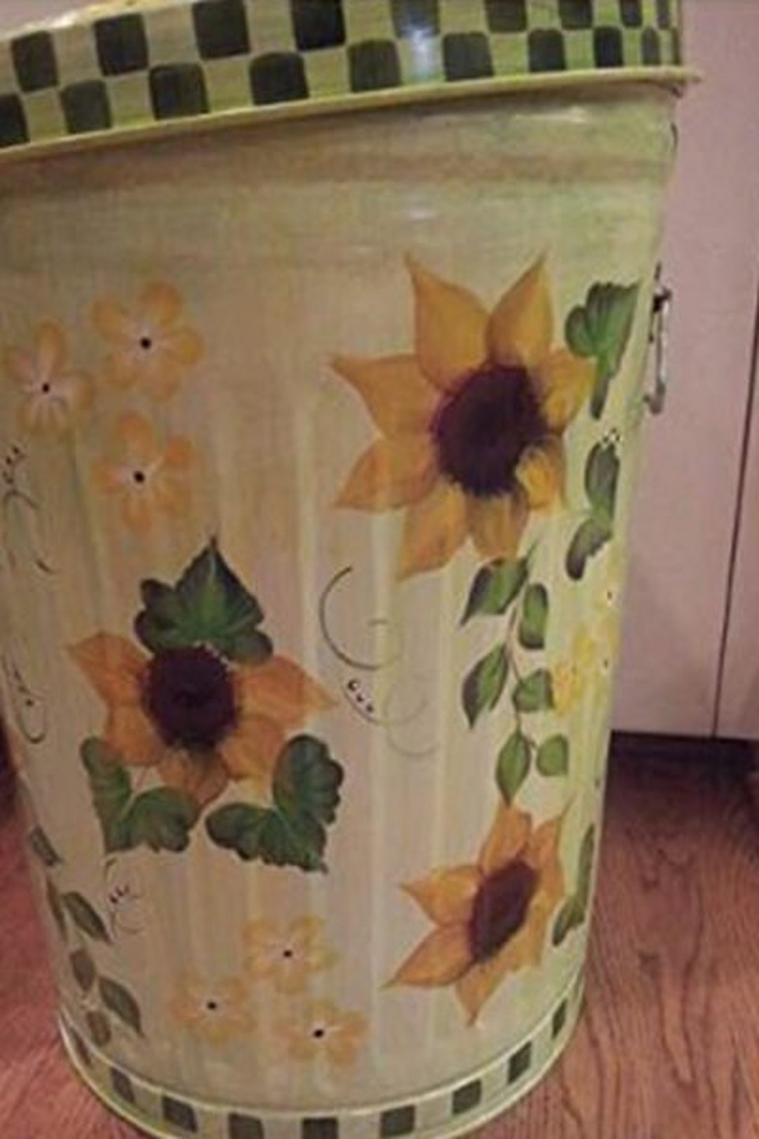 Hand Painted Trash/garbage Can - 20 Gallon Pale Green Sunflower Vine - Etsy