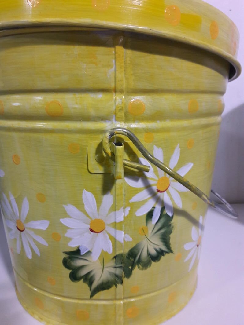 Hand Painted Trash/garbage Can 6 Gallon Lemon Yellow Wash, Daisies ...