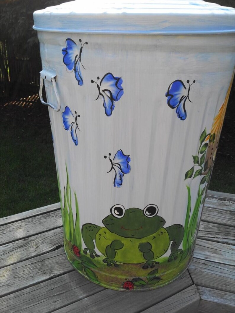 Hand Painted Trash/garbage Can - 20 Gallon Frogs, Birdhouses ...
