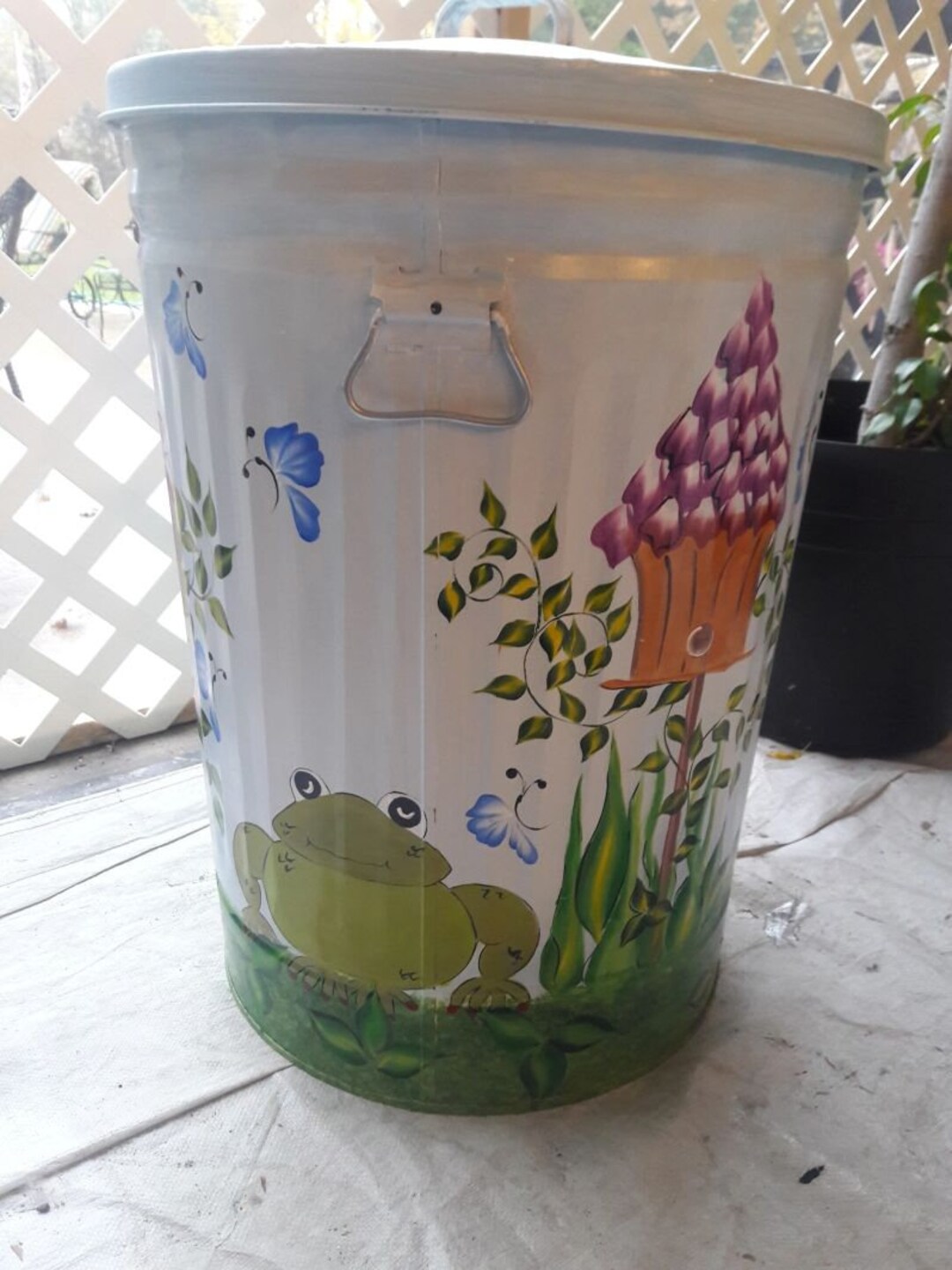 Hand Painted Trash/garbage Can - 30 Gallon Frogs and Birdhouses ...