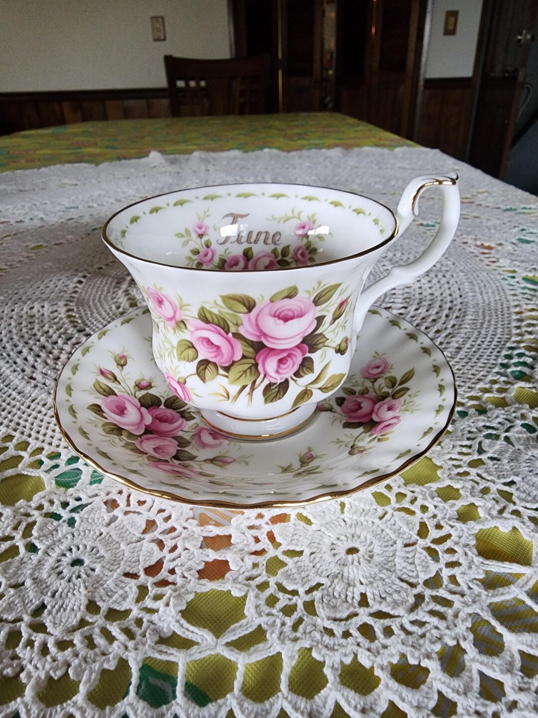 Vintage Royal Albert Roses/june Tea Cup and Saucer - Etsy