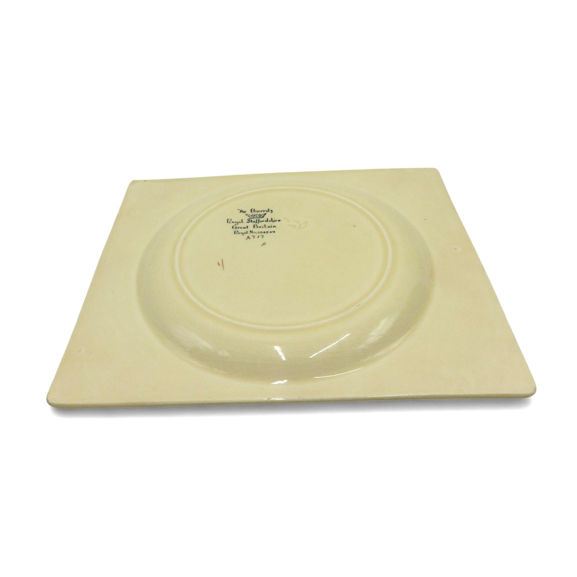 THE BIARRITZ Red Green Leaf Border Plate Royal Staffordshire England ...