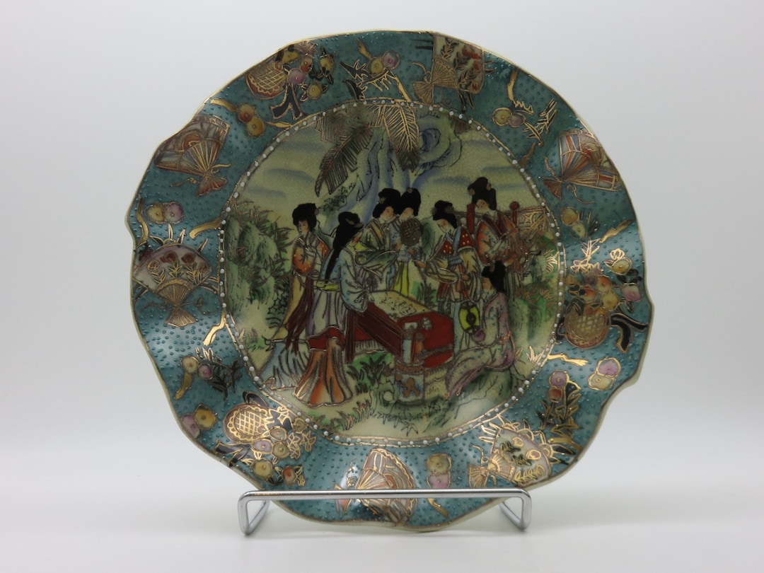 Vintage Heavy Chinese Decorative Plate With Scalloped Ruffled Wavy Edge ...