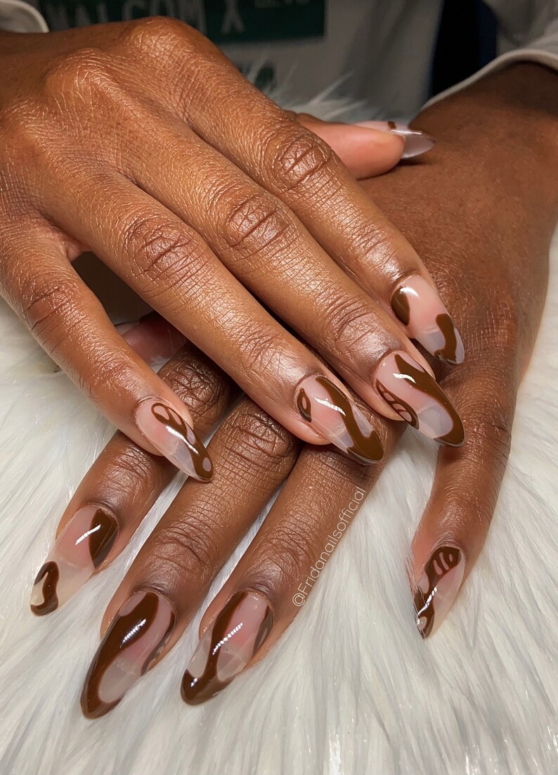 Wavy Design. Abstract Nail Design . Press on Nails. Round - Etsy