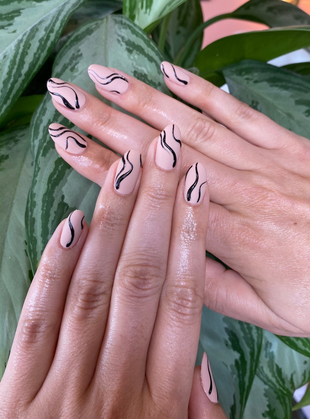 Abstract Design. Classic Nail Design . Press on Nails. Round Nails ...