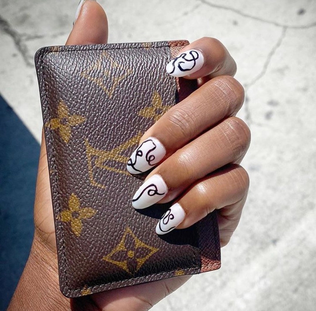 Squiggly Lines Press on Nails. Round Nails . Custom Designs. Hand ...