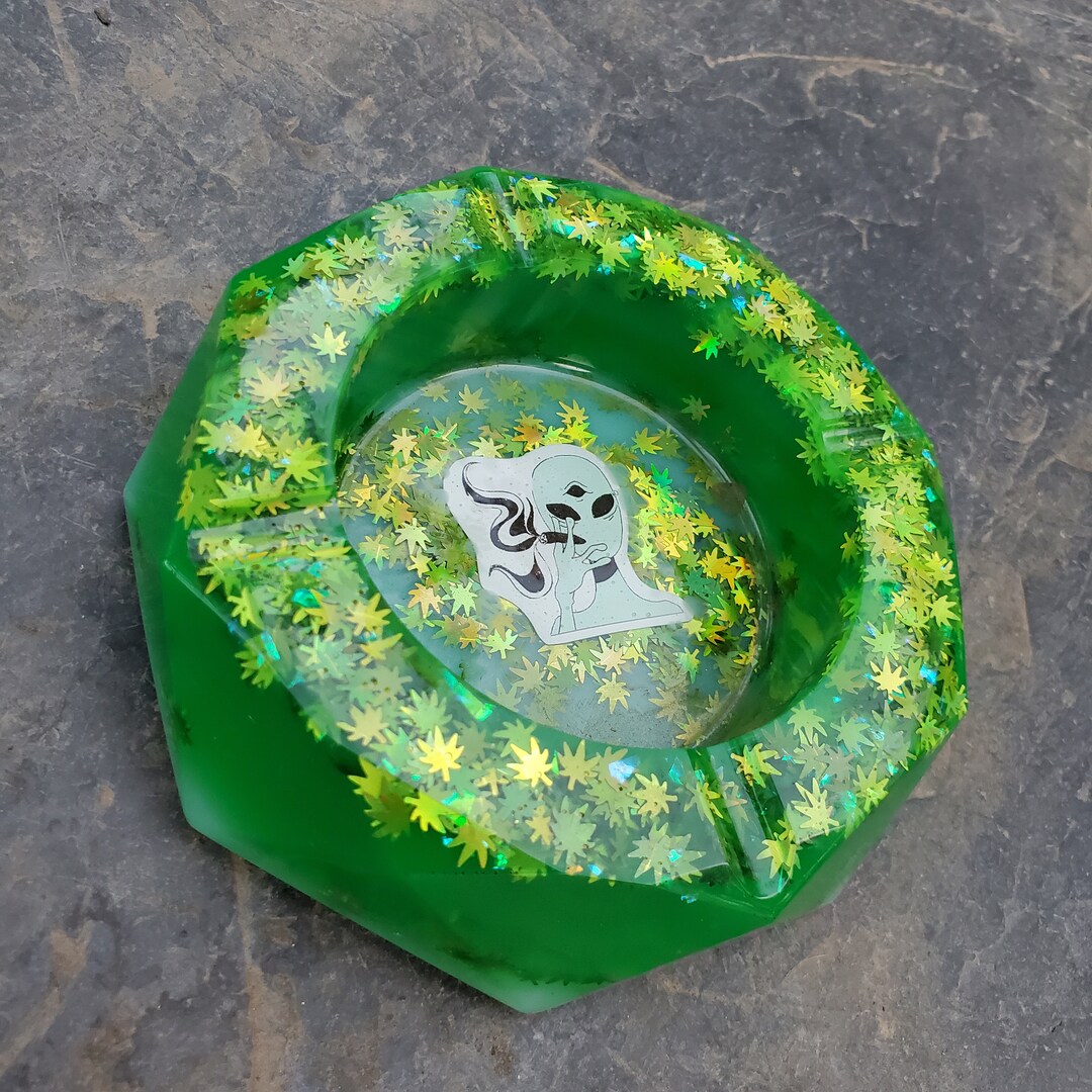 Third Eye Smoking Alien Ashtray Color Changing - Etsy