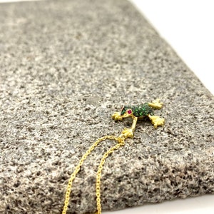 Frog Climbing 18k Yellow Gold Chain Necklace Covered With Natural ...