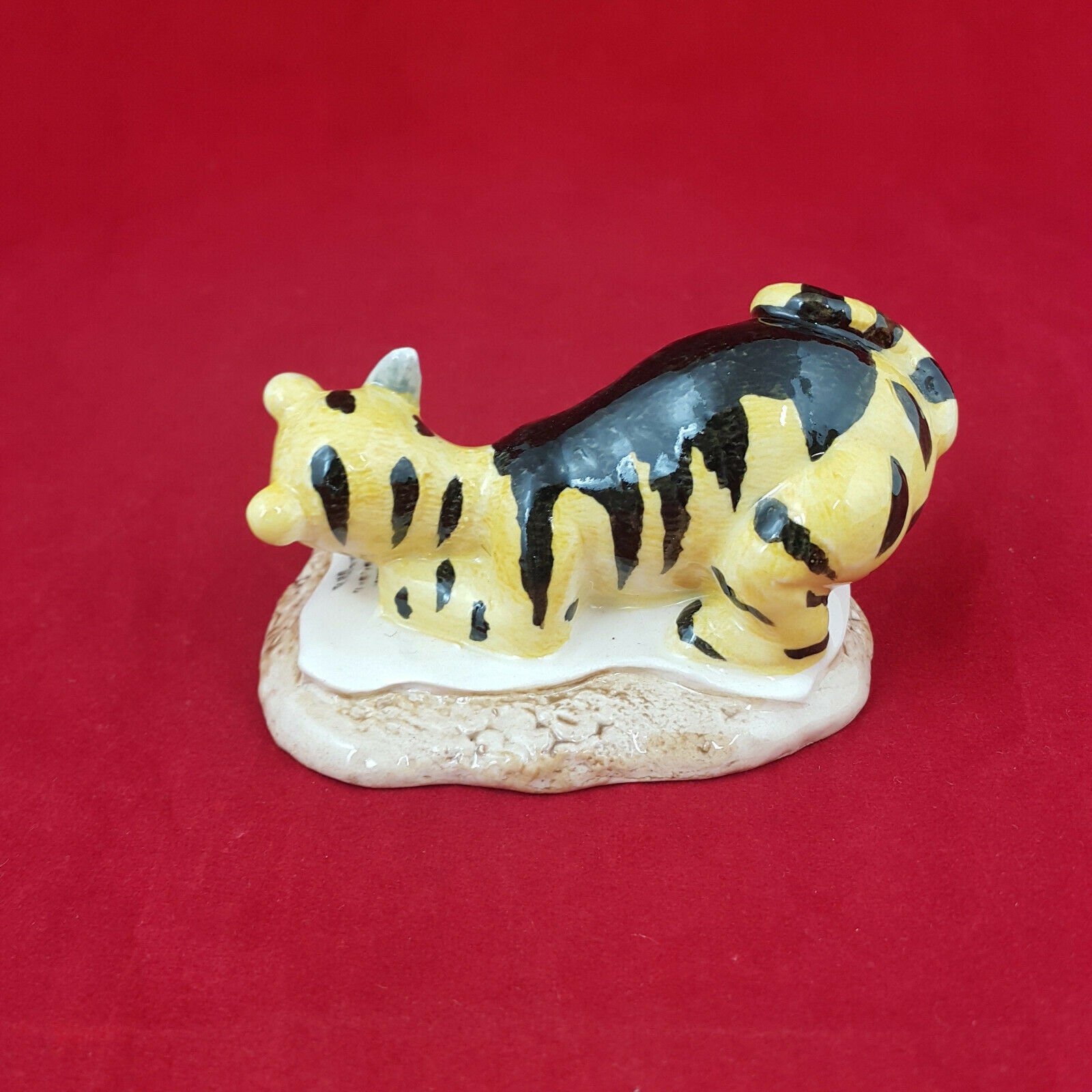 Royal Doultoun Storybook Tigger Signs the Rissolution WP6 | Etsy UK