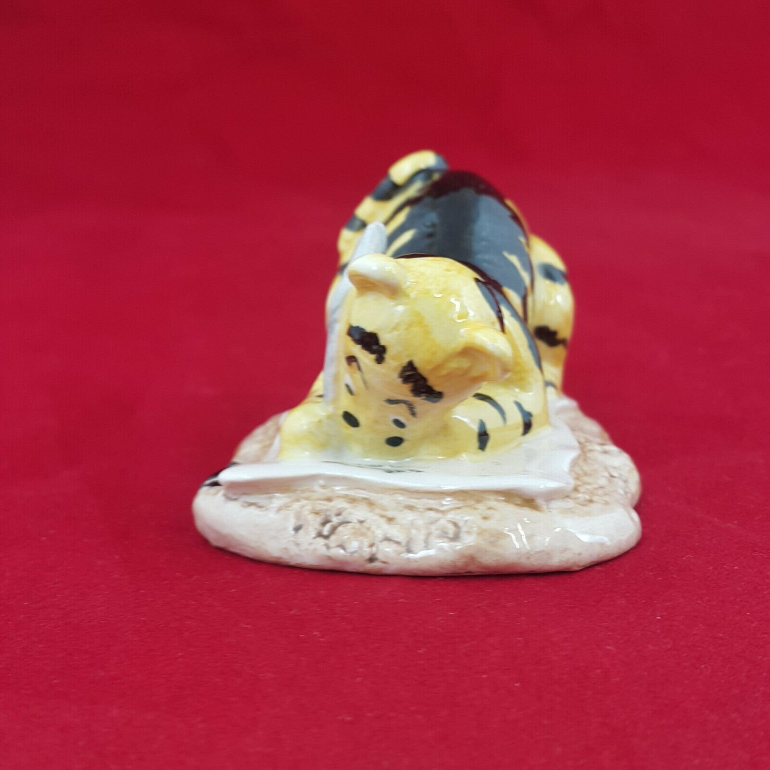 Royal Doultoun Storybook Tigger Signs the Rissolution WP6 - Etsy UK