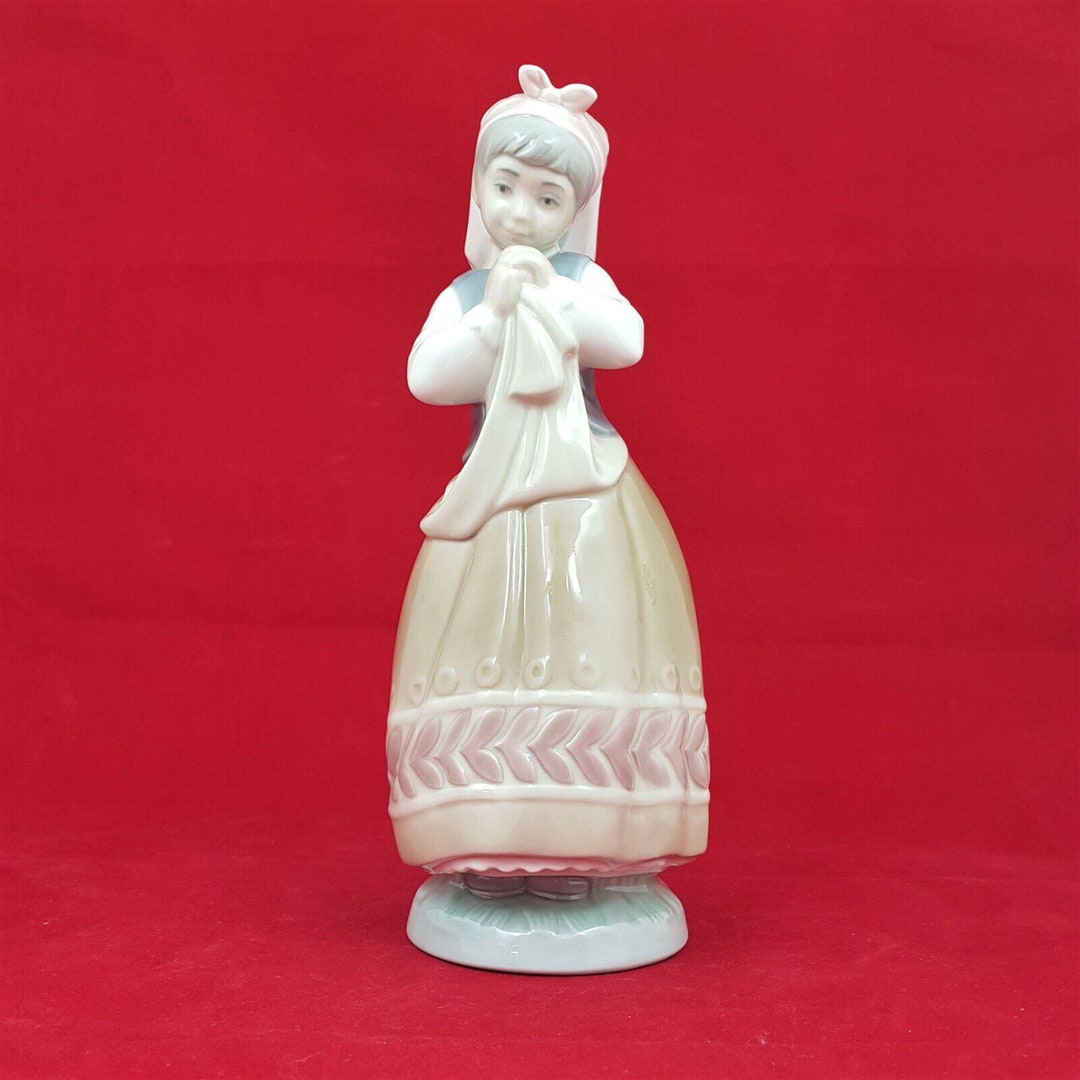 Lladro Figurine Blushful Girl Model Number 5026 - Etsy