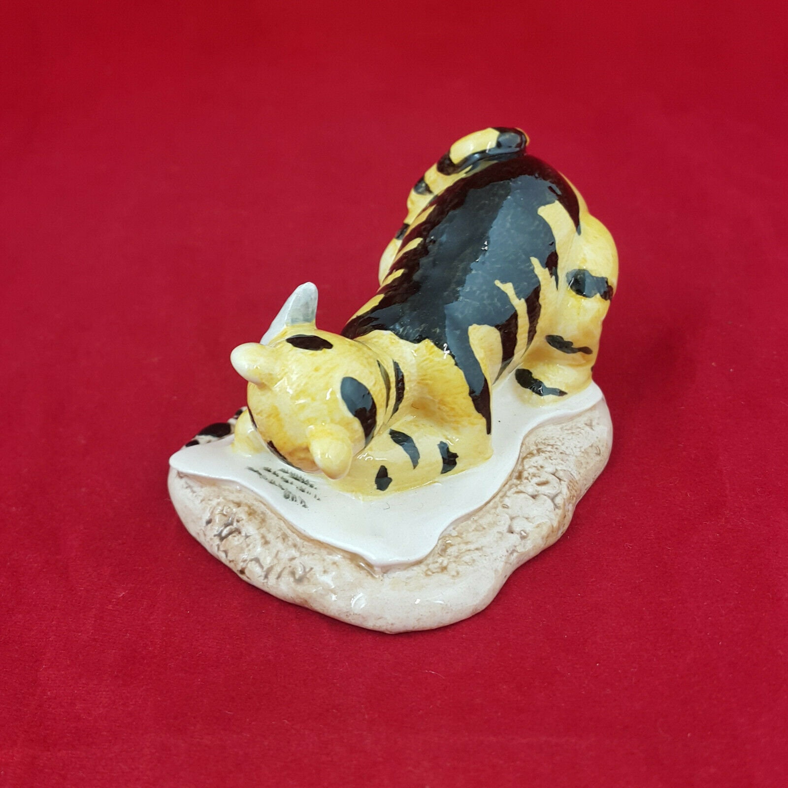 Royal Doultoun Storybook Tigger Signs the Rissolution WP6 | Etsy UK