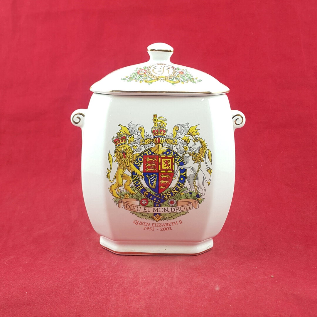 Ringtons HM Queen Elizabeth II Tea Caddy Golden Jubilee 1952-2002 OP ...