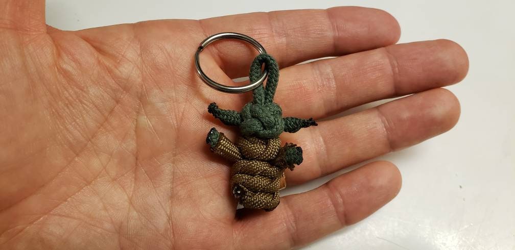 Baby Yoda keychain or zipper pull made from paracord star | Etsy