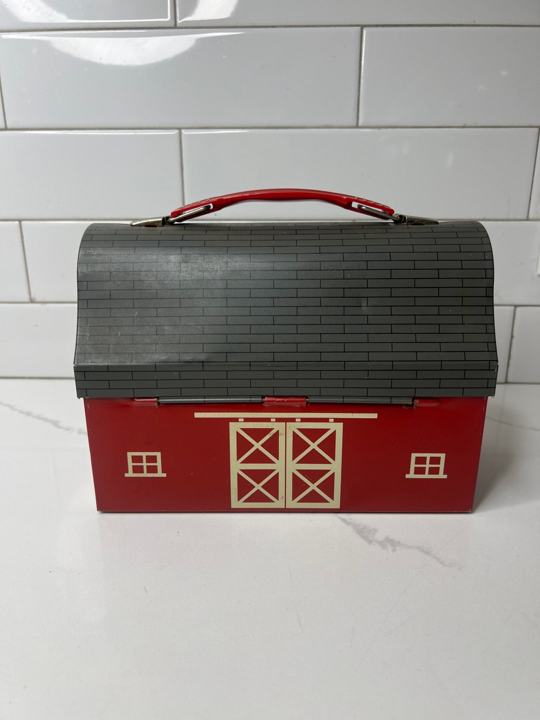 Red Barn Closed Doors Lunchbox - Etsy